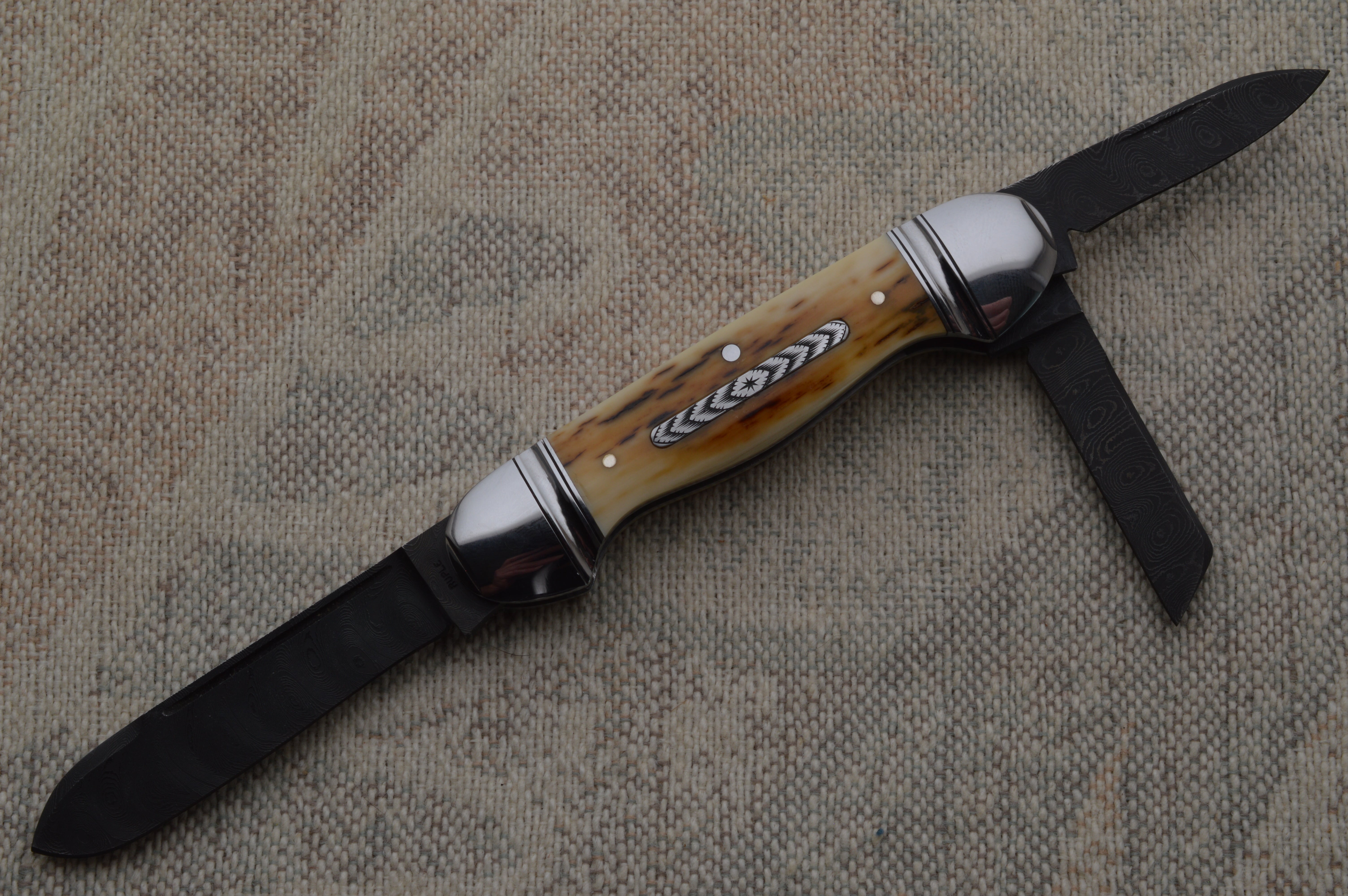 Bill Ruple Damascus Split-Back 3-Blade Canoe Whittler, Fossilized Scal ...